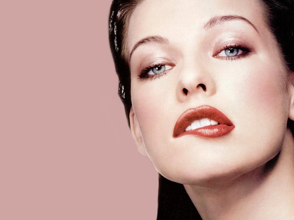 Milla Jovovich Sexy Wallpaper Images