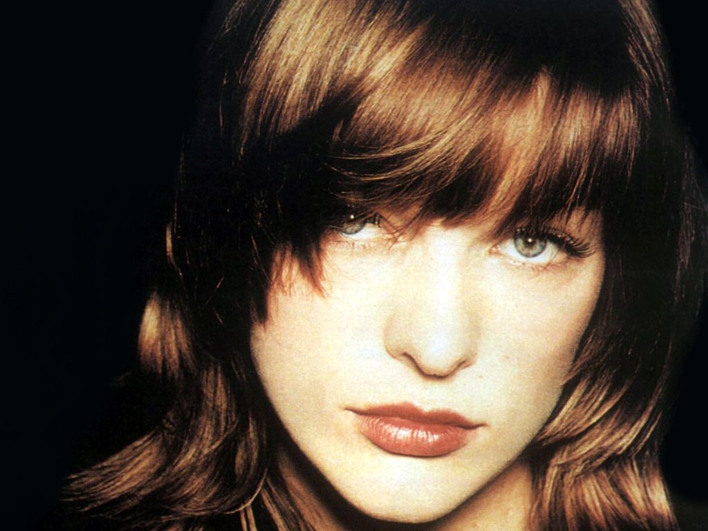 Milla Jovovich Sexy Wallpaper Images